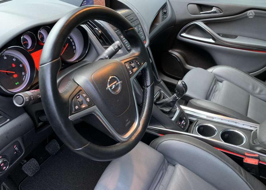 Pelēks Opel Zafira Tourer 2012 Marijampole, ar dzinēja tilpumu 1.96 L un nobraukumu 258 tūkst. km par 5250 €, foto 22 vietnē AUTOMOTO.COM.LV