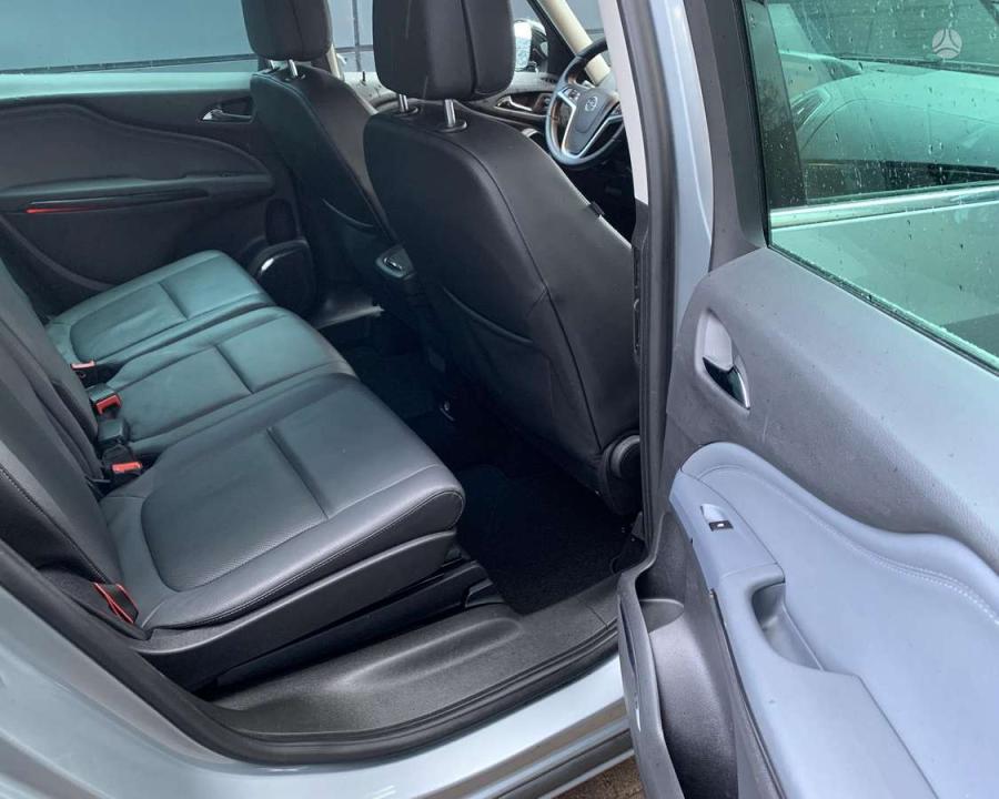 Pelēks Opel Zafira Tourer 2012 Marijampole, ar dzinēja tilpumu 1.96 L un nobraukumu 258 tūkst. km par 5250 €, foto 24 vietnē AUTOMOTO.COM.LV