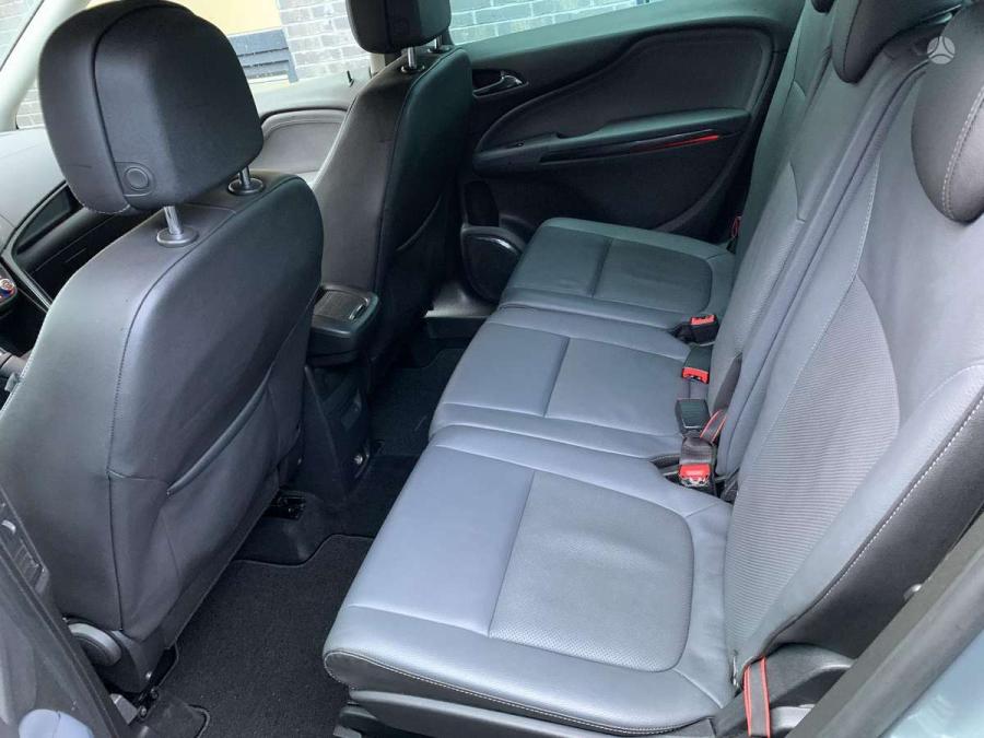 Pelēks Opel Zafira Tourer 2012 Marijampole, ar dzinēja tilpumu 1.96 L un nobraukumu 258 tūkst. km par 5250 €, foto 25 vietnē AUTOMOTO.COM.LV