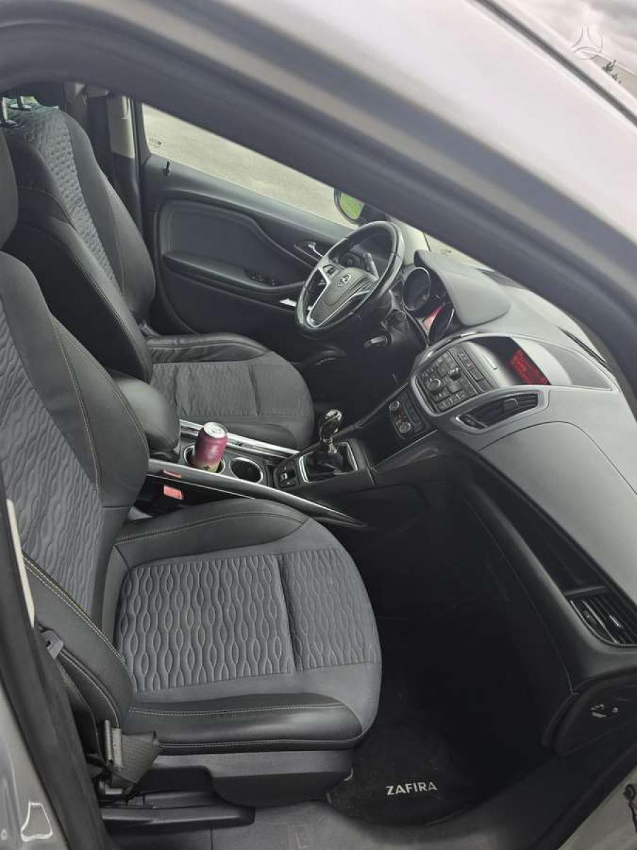 Серый Опель Zafira Tourer 2012 в Клайпеда, объемом двигателя 1.96 л и пробегом 326 тыс. км за 3800 €, фото 9 на AUTOMOTO.COM.LV