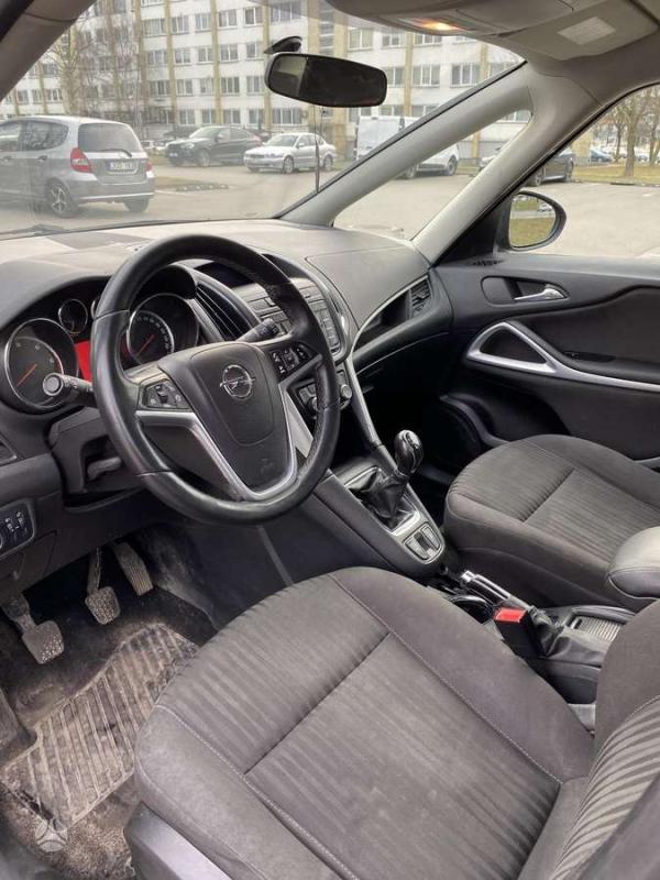 Pelēks Opel Zafira Tourer 2012 Viļņa, ar dzinēja tilpumu 0.00 L un nobraukumu 276 tūkst. km par 4200 €, foto 5 vietnē AUTOMOTO.COM.LV