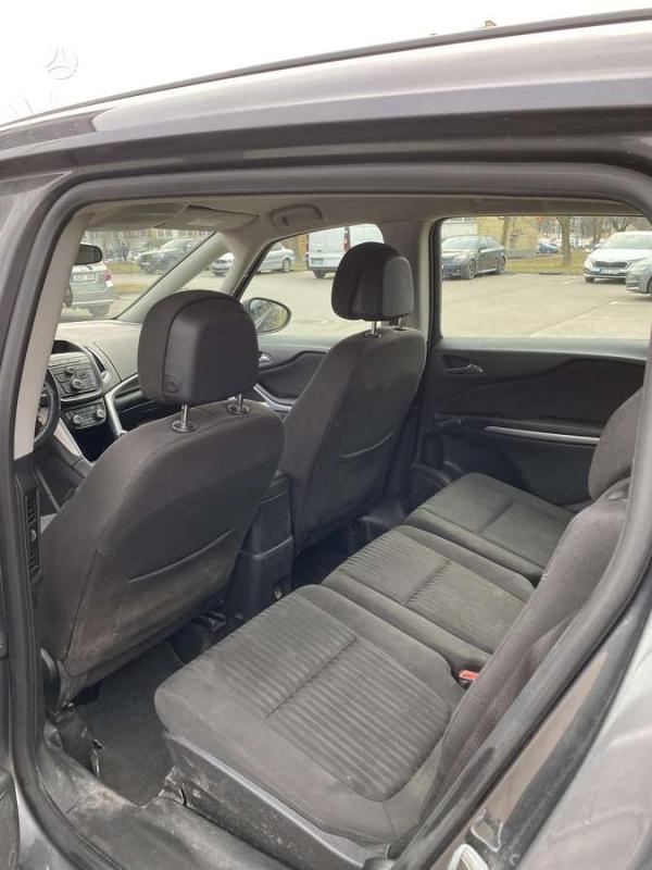 Pelēks Opel Zafira Tourer 2012 Viļņa, ar dzinēja tilpumu 0.00 L un nobraukumu 276 tūkst. km par 4200 €, foto 6 vietnē AUTOMOTO.COM.LV