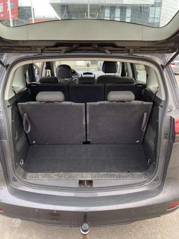 Pelēks Opel Zafira Tourer 2012 Viļņa, ar dzinēja tilpumu 0.00 L un nobraukumu 276 tūkst. km par 4200 €, foto 8 vietnē AUTOMOTO.COM.LV