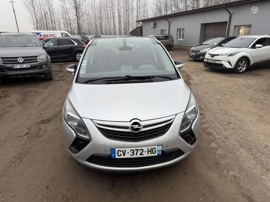 Grey Opel Zafira Tourer 2013 in Taurage, with an engine capacity of 1.96 L and mileage of 255 thousand km for 3500 €, photo 2 on AUTOMOTO.COM.LV