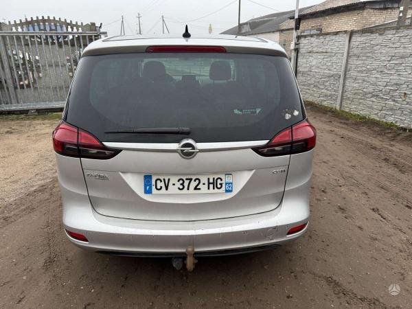 Pelēks Opel Zafira Tourer 2013 Tauragė, ar dzinēja tilpumu 1.96 L un nobraukumu 255 tūkst. km par 3500 €, foto 6 vietnē AUTOMOTO.COM.LV
