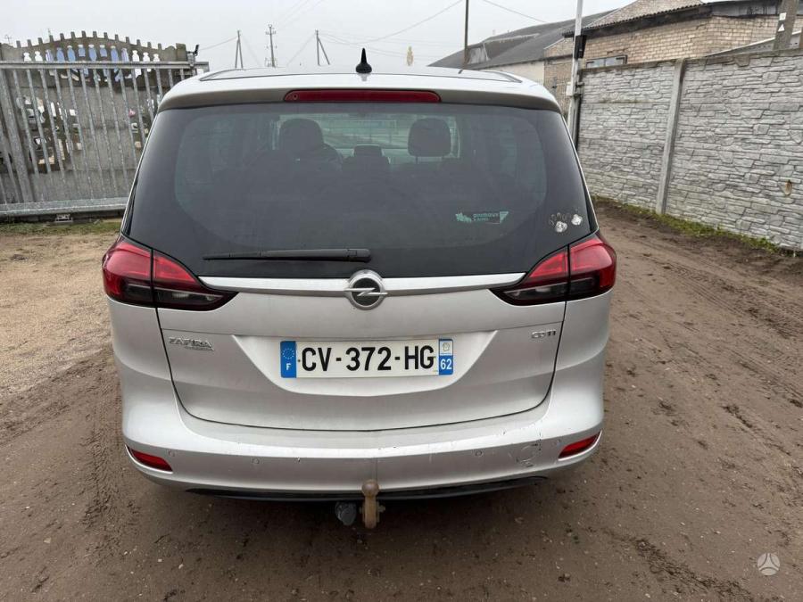 Grey Opel Zafira Tourer 2013 in Taurage, with an engine capacity of 1.96 L and mileage of 255 thousand km for 3500 €, photo 6 on AUTOMOTO.COM.LV