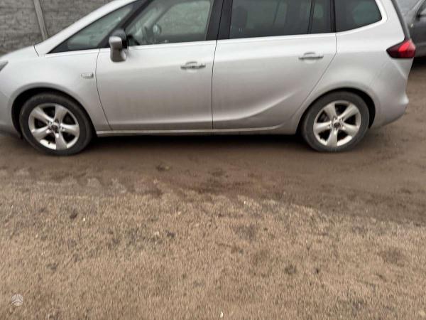 Pelēks Opel Zafira Tourer 2013 Tauragė, ar dzinēja tilpumu 1.96 L un nobraukumu 255 tūkst. km par 3500 €, foto 9 vietnē AUTOMOTO.COM.LV
