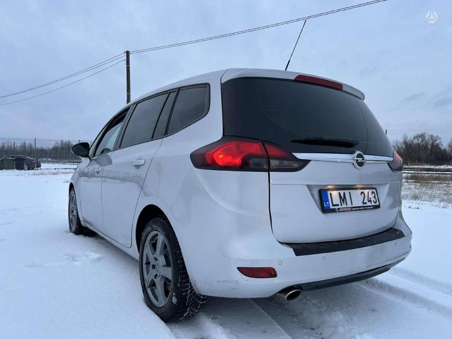 Grey Opel Zafira Tourer 2013 in Panevezys, with an engine capacity of 1.96 L and mileage of 289 thousand km for 6420 €, photo 3 on AUTOMOTO.COM.LV