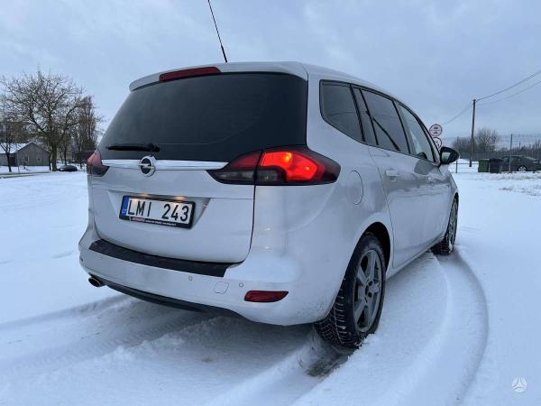 Pelēks Opel Zafira Tourer 2013 Panevēža, ar dzinēja tilpumu 1.96 L un nobraukumu 289 tūkst. km par 6420 €, foto 5 vietnē AUTOMOTO.COM.LV