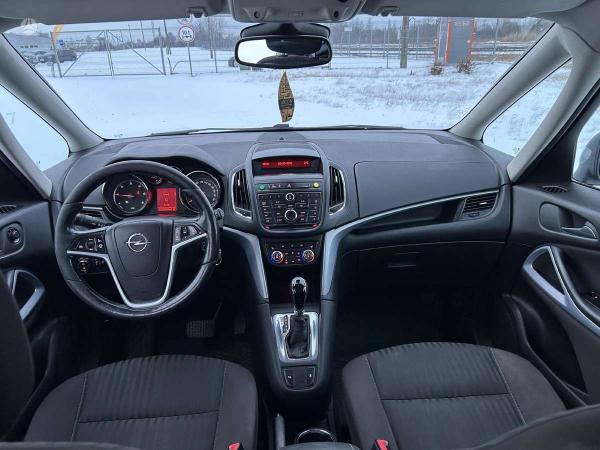 Pelēks Opel Zafira Tourer 2013 Panevēža, ar dzinēja tilpumu 1.96 L un nobraukumu 289 tūkst. km par 6420 €, foto 8 vietnē AUTOMOTO.COM.LV