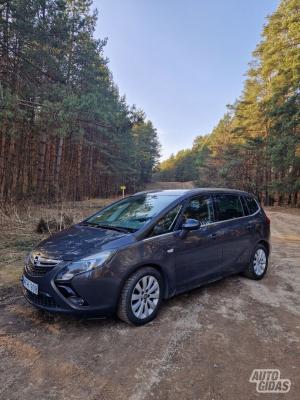 Pelēks Opel Zafira Tourer 2013 Viļņa, ar dzinēja tilpumu 1.60 L un nobraukumu 320 tūkst. km par 5500 €, foto  vietnē AUTOMOTO.COM.LV