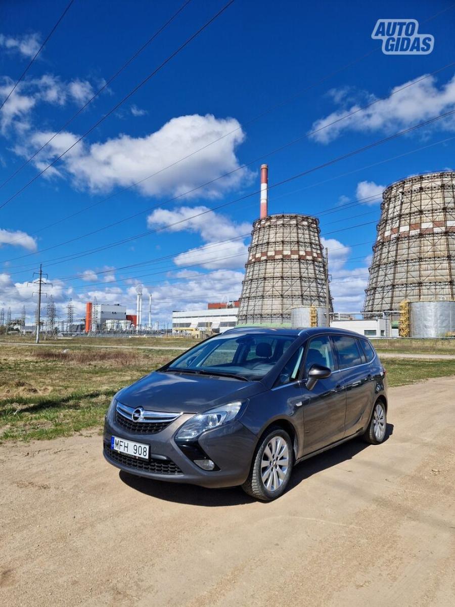 Grey Opel Zafira Tourer 2013 in Vilnius, with an engine capacity of 1.60 L and mileage of 320 thousand km for 4800 €, photo 1 on AUTOMOTO.COM.LV