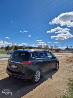 Grey Opel Zafira Tourer 2013 in Vilnius, with an engine capacity of 1.60 L and mileage of 320 thousand km for 4800 €, photo 4 on AUTOMOTO.COM.LV