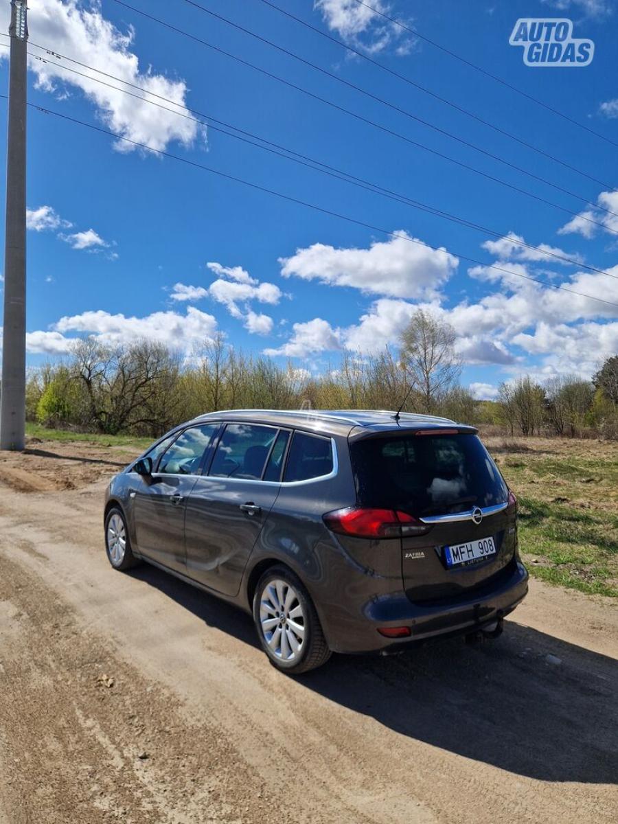 Grey Opel Zafira Tourer 2013 in Vilnius, with an engine capacity of 1.60 L and mileage of 320 thousand km for 4800 €, photo 5 on AUTOMOTO.COM.LV