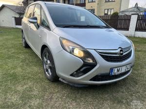 Grey Opel Zafira Tourer 2013 in Panevezys, with an engine capacity of 2.00 L and mileage of 288 thousand km for 4850 €, photo  on AUTOMOTO.COM.LV