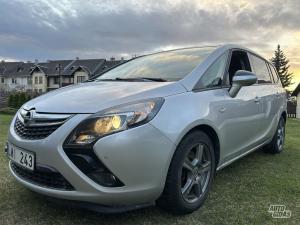 Grey Opel Zafira Tourer 2013 in Panevezys, with an engine capacity of 2.00 L and mileage of 288 thousand km for 4850 €, photo 3 on AUTOMOTO.COM.LV