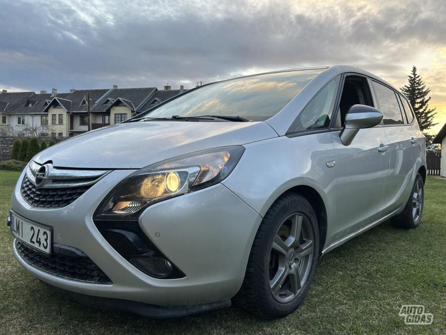 Grey Opel Zafira Tourer 2013 in Panevezys, with an engine capacity of 2.00 L and mileage of 288 thousand km for 4850 €, photo 3 on AUTOMOTO.COM.LV