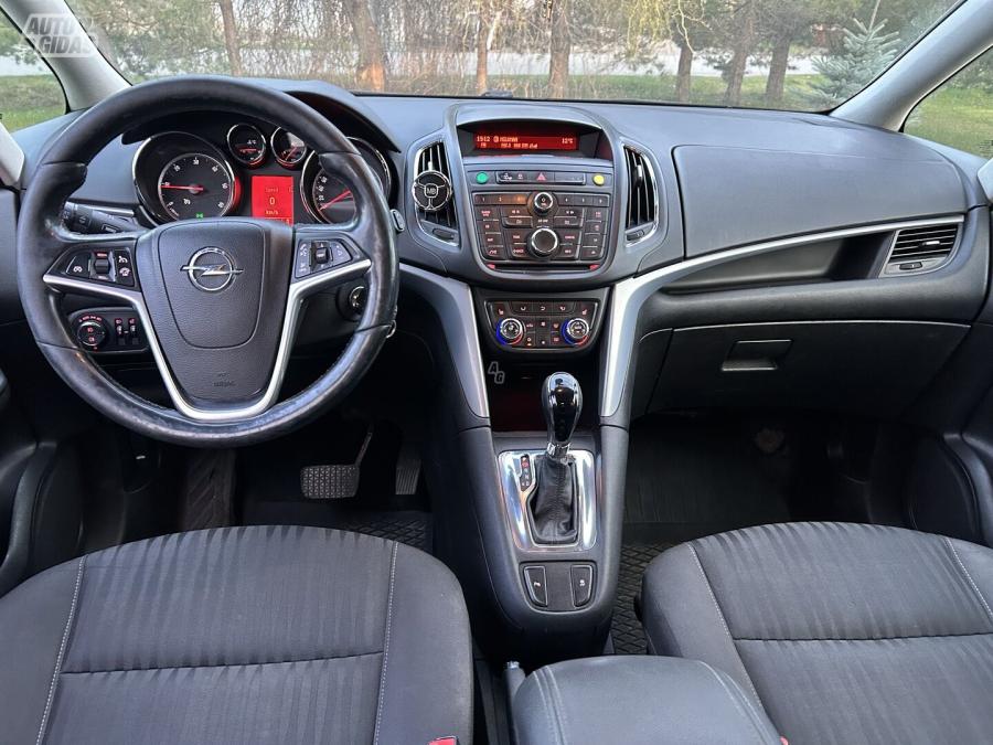 Grey Opel Zafira Tourer 2013 in Panevezys, with an engine capacity of 2.00 L and mileage of 288 thousand km for 4850 €, photo 4 on AUTOMOTO.COM.LV