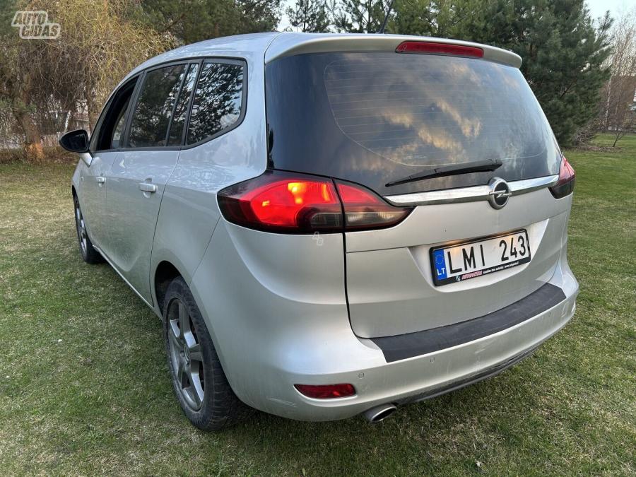 Grey Opel Zafira Tourer 2013 in Panevezys, with an engine capacity of 2.00 L and mileage of 288 thousand km for 4850 €, photo 5 on AUTOMOTO.COM.LV
