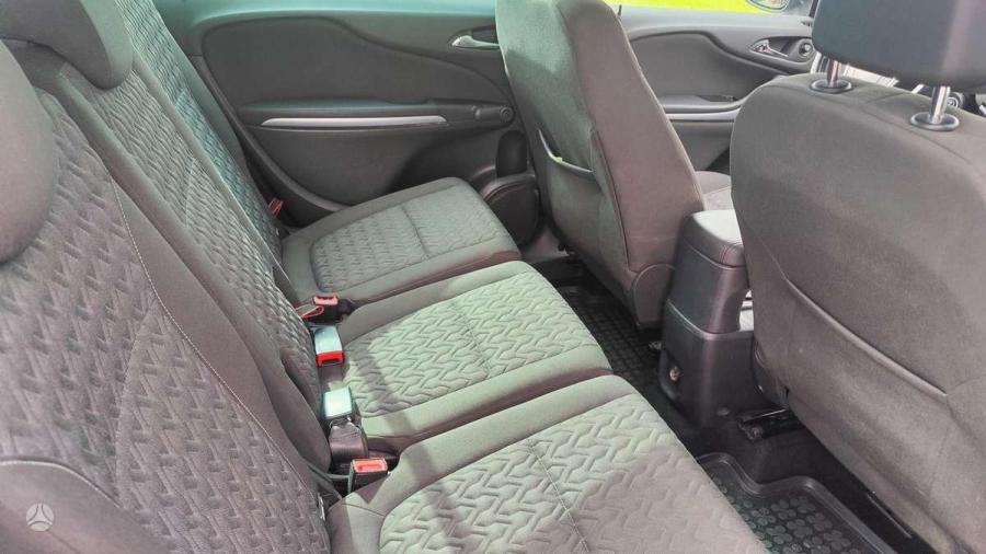 Grey Opel Zafira Tourer 2013 in Siauliai, with an engine capacity of 1.96 L and mileage of 329 thousand km for 5000 €, photo 5 on AUTOMOTO.COM.LV