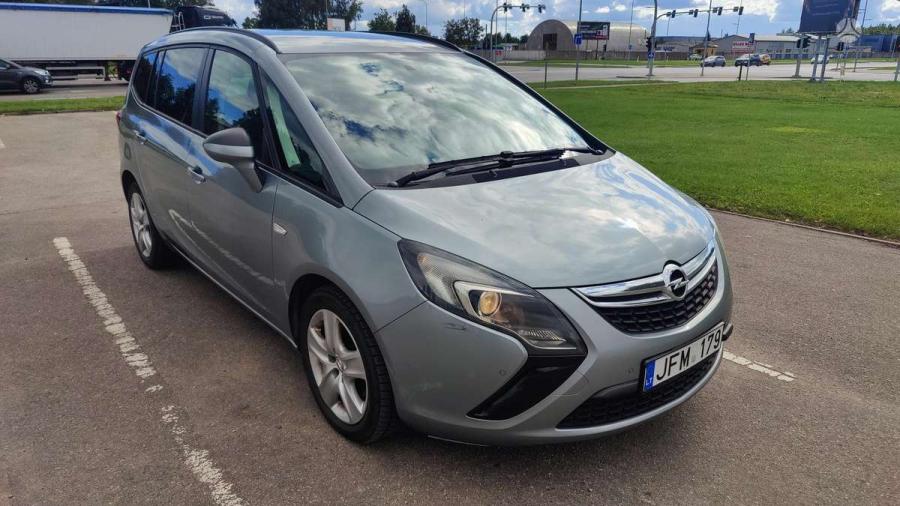 Grey Opel Zafira Tourer 2013 in Siauliai, with an engine capacity of 1.96 L and mileage of 329 thousand km for 5000 €, photo 7 on AUTOMOTO.COM.LV