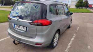 Grey Opel Zafira Tourer 2013 in Siauliai, with an engine capacity of 1.96 L and mileage of 329 thousand km for 5000 €, photo 8 on AUTOMOTO.COM.LV