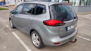 Grey Opel Zafira Tourer 2013 in Siauliai, with an engine capacity of 1.96 L and mileage of 329 thousand km for 5000 €, photo 9 on AUTOMOTO.COM.LV