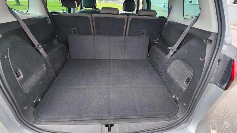 Grey Opel Zafira Tourer 2013 in Siauliai, with an engine capacity of 1.96 L and mileage of 329 thousand km for 5000 €, photo 12 on AUTOMOTO.COM.LV