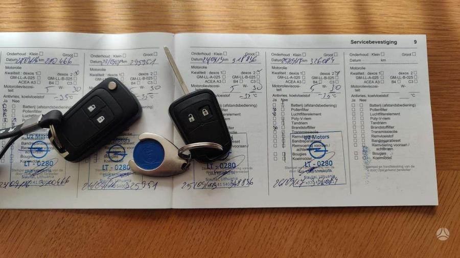 Grey Opel Zafira Tourer 2013 in Siauliai, with an engine capacity of 1.96 L and mileage of 329 thousand km for 5000 €, photo 13 on AUTOMOTO.COM.LV