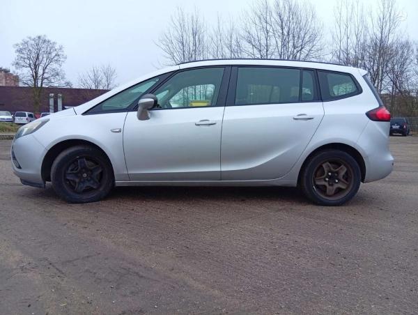 Grey Opel Zafira Tourer 2014 in Kaunas, with an engine capacity of 1.96 L and mileage of 174 thousand km for 2250 €, photo 4 on AUTOMOTO.COM.LV