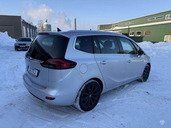 Grey Opel Zafira Tourer 2014 in Panevezys, with an engine capacity of 1.60 L and mileage of 194 thousand km for 7100 €, photo 3 on AUTOMOTO.COM.LV