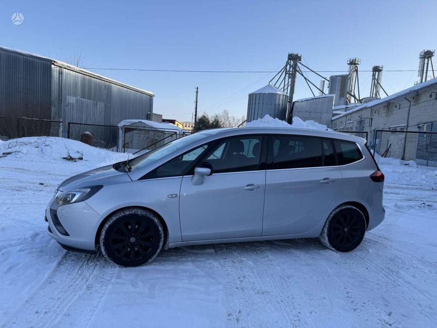 Pelēks Opel Zafira Tourer 2014 Panevēža, ar dzinēja tilpumu 1.60 L un nobraukumu 194 tūkst. km par 7100 €, foto 4 vietnē AUTOMOTO.COM.LV