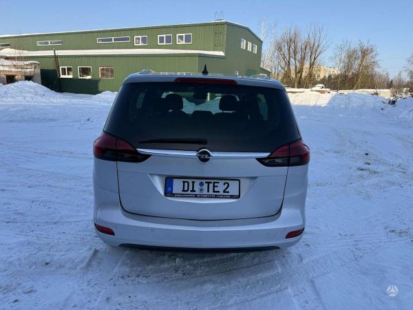 Grey Opel Zafira Tourer 2014 in Panevezys, with an engine capacity of 1.60 L and mileage of 194 thousand km for 7100 €, photo 11 on AUTOMOTO.COM.LV