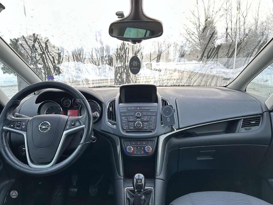 Серый Опель Zafira Tourer 2014 в Таураге, объемом двигателя 1.96 л и пробегом 210 тыс. км за 4800 €, фото 9 на AUTOMOTO.COM.LV