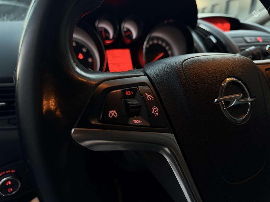 Серый Опель Zafira Tourer 2014 в Вильнюс, объемом двигателя 1.60 л и пробегом 306 тыс. км за 3800 €, фото 17 на AUTOMOTO.COM.LV