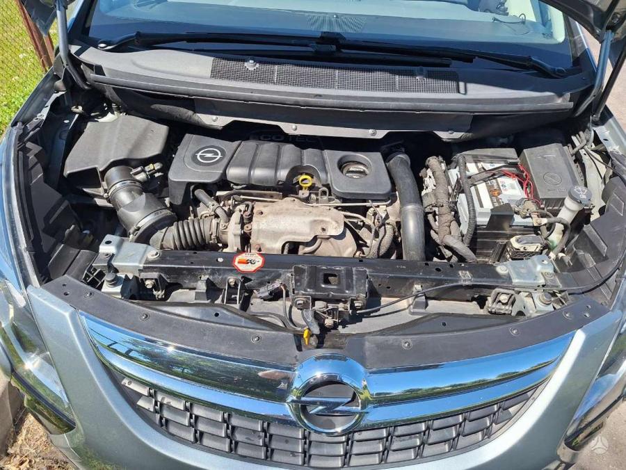 Pelēks Opel Zafira Tourer 2014 Klaipėda, ar dzinēja tilpumu 1.60 L un nobraukumu 231 tūkst. km par 6500 €, foto 1 vietnē AUTOMOTO.COM.LV
