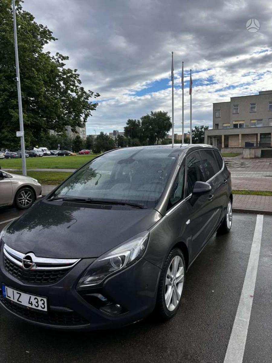 Grey Opel Zafira Tourer 2014 in Siauliai, with an engine capacity of 1.96 L and mileage of 310 thousand km for 5950 €, photo 1 on AUTOMOTO.COM.LV