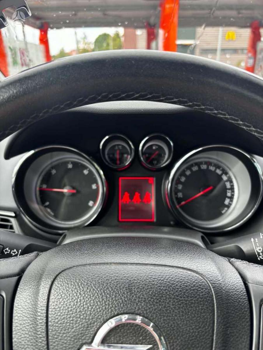Grey Opel Zafira Tourer 2014 in Siauliai, with an engine capacity of 1.96 L and mileage of 310 thousand km for 5950 €, photo 5 on AUTOMOTO.COM.LV