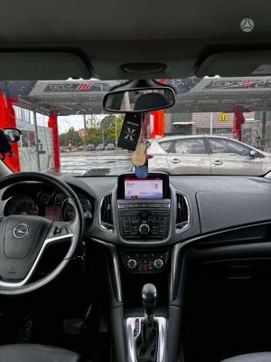 Grey Opel Zafira Tourer 2014 in Siauliai, with an engine capacity of 1.96 L and mileage of 310 thousand km for 5950 €, photo 9 on AUTOMOTO.COM.LV