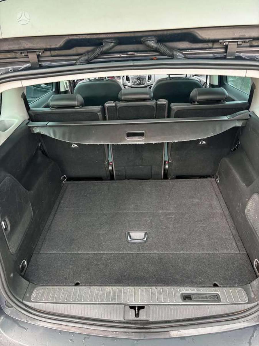Grey Opel Zafira Tourer 2014 in Siauliai, with an engine capacity of 1.96 L and mileage of 310 thousand km for 5950 €, photo 11 on AUTOMOTO.COM.LV