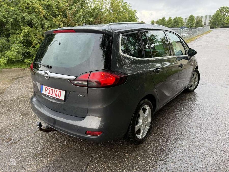 Grey Opel Zafira Tourer 2014 in Ukmerge, with an engine capacity of 1.60 L and mileage of 290 thousand km for 4500 €, photo 1 on AUTOMOTO.COM.LV