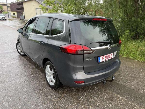 Grey Opel Zafira Tourer 2014 in Ukmerge, with an engine capacity of 1.60 L and mileage of 290 thousand km for 4500 €, photo 5 on AUTOMOTO.COM.LV