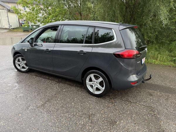 Grey Opel Zafira Tourer 2014 in Ukmerge, with an engine capacity of 1.60 L and mileage of 290 thousand km for 4500 €, photo 6 on AUTOMOTO.COM.LV