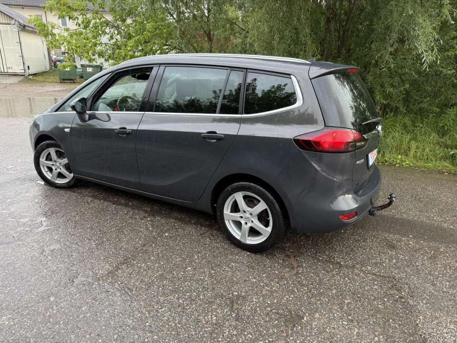 Grey Opel Zafira Tourer 2014 in Ukmerge, with an engine capacity of 1.60 L and mileage of 290 thousand km for 4500 €, photo 7 on AUTOMOTO.COM.LV