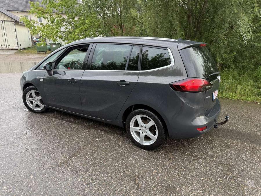 Grey Opel Zafira Tourer 2014 in Ukmerge, with an engine capacity of 1.60 L and mileage of 290 thousand km for 4500 €, photo 8 on AUTOMOTO.COM.LV