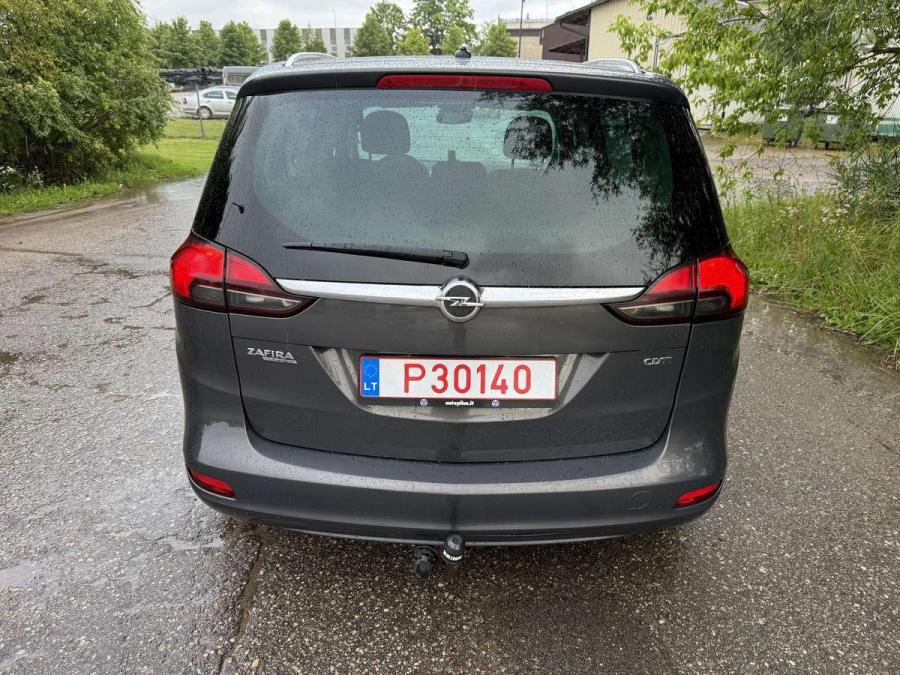 Grey Opel Zafira Tourer 2014 in Ukmerge, with an engine capacity of 1.60 L and mileage of 290 thousand km for 4500 €, photo 9 on AUTOMOTO.COM.LV