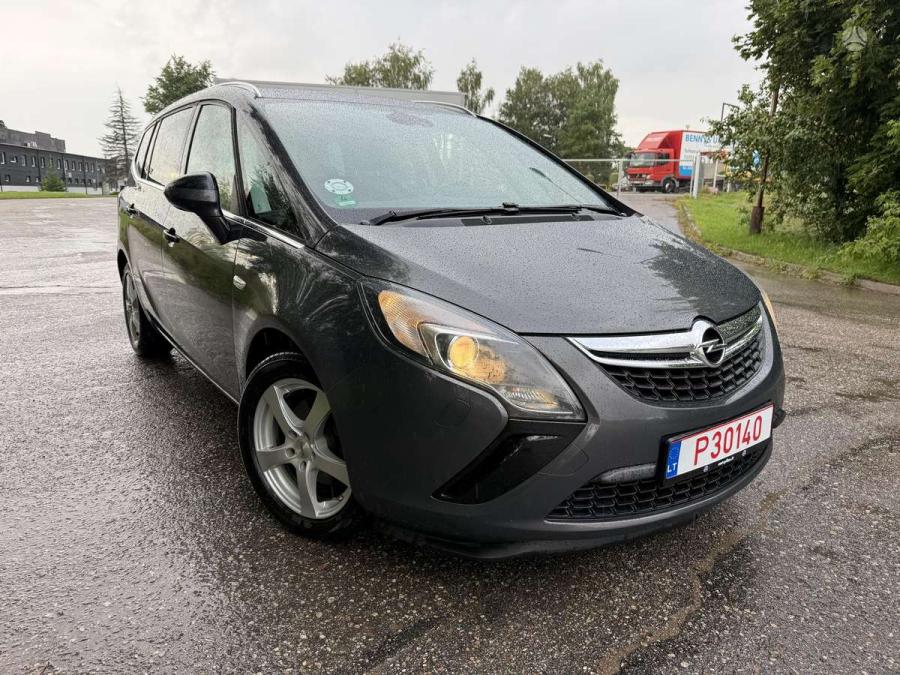 Grey Opel Zafira Tourer 2014 in Ukmerge, with an engine capacity of 1.60 L and mileage of 290 thousand km for 4500 €, photo 10 on AUTOMOTO.COM.LV