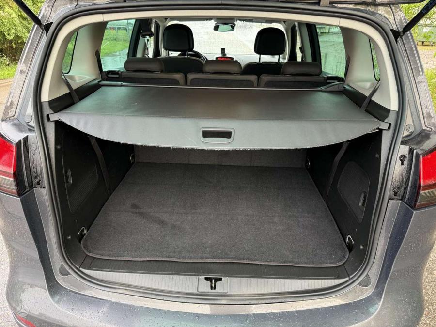 Grey Opel Zafira Tourer 2014 in Ukmerge, with an engine capacity of 1.60 L and mileage of 290 thousand km for 4500 €, photo 13 on AUTOMOTO.COM.LV