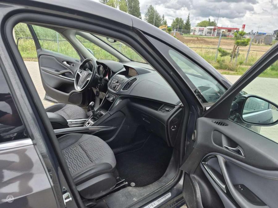 Pelēks Opel Zafira Tourer 2014 Tauragė, ar dzinēja tilpumu 1.60 L un nobraukumu 199 tūkst. km par 3900 €, foto 14 vietnē AUTOMOTO.COM.LV