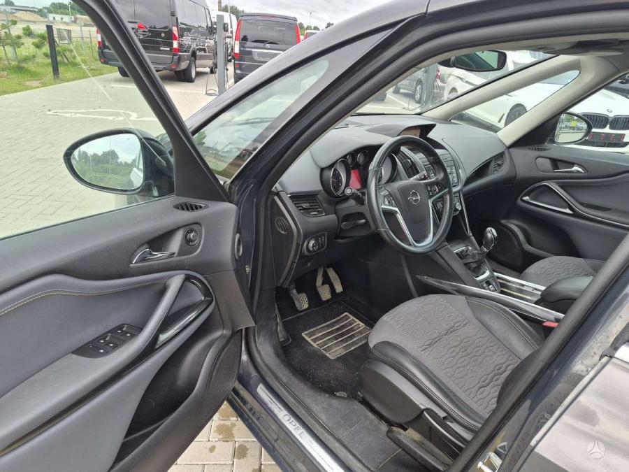 Pelēks Opel Zafira Tourer 2014 Tauragė, ar dzinēja tilpumu 1.60 L un nobraukumu 199 tūkst. km par 3900 €, foto 17 vietnē AUTOMOTO.COM.LV